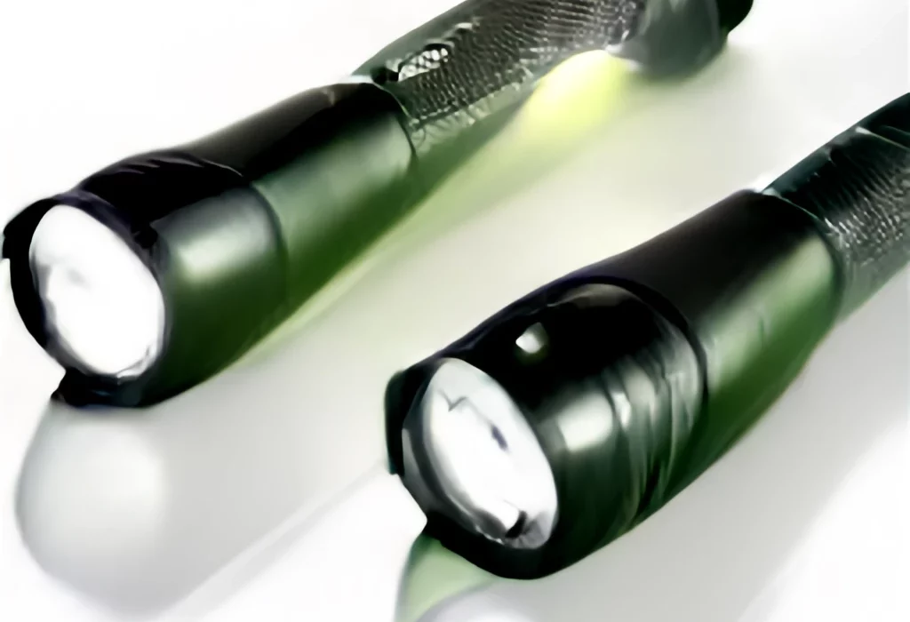 The Ultimate Guide to Flashlights: Comparing Pros and Cons of Different ...